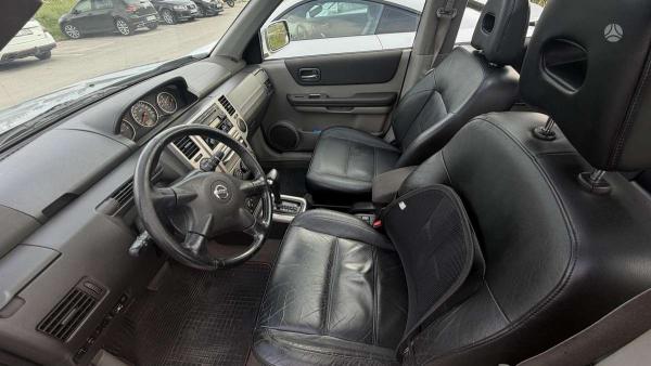 Pelēks Nissan X-Trail 2005 Palanga, ar dzinēja tilpumu 2.49 L un nobraukumu 239 tūkst. km par 2500 €, foto 8 vietnē AUTOMOTO.COM.LV