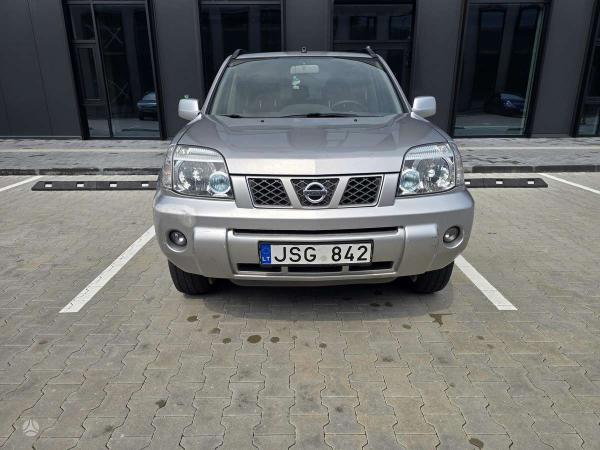 Grey Nissan X-Trail 2005 in Vilnius, with an engine capacity of 2.18 L and mileage of 340 thousand km for 1600 €, photo 3 on AUTOMOTO.COM.LV