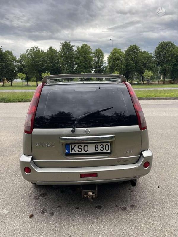 Pelēks Nissan X-Trail 2005 Kauņa, ar dzinēja tilpumu 2.18 L un nobraukumu 300 tūkst. km par 1400 €, foto 4 vietnē AUTOMOTO.COM.LV