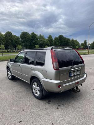 Pelēks Nissan X-Trail 2005 Kauņa, ar dzinēja tilpumu 2.18 L un nobraukumu 300 tūkst. km par 1400 €, foto 7 vietnē AUTOMOTO.COM.LV