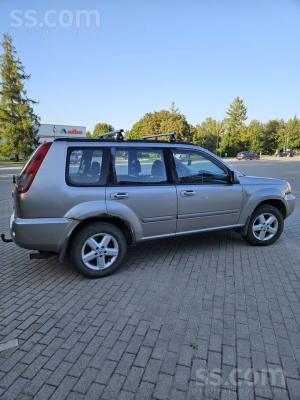 Grey Nissan X-Trail 2005 in Liepaja, with an engine capacity of 2.20 L and mileage of 323 thousand km for 1500 €, photo 5 on AUTOMOTO.COM.LV