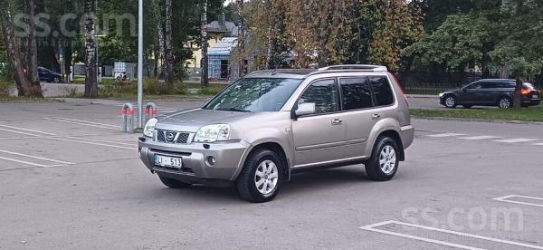 Ниссан ИксТрейл 2005 в Рига на AUTOMOTO.COM.LV Серый Ниссан ИксТрейл 2005 в Рига, объемом двигателя 2.20 л и пробегом 318 тыс. км за 2450 €, фото 5 на AUTOMOTO.COM.LV