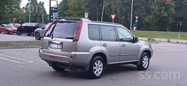 Ниссан ИксТрейл 2005 в Рига на AUTOMOTO.COM.LV Серый Ниссан ИксТрейл 2005 в Рига, объемом двигателя 2.20 л и пробегом 318 тыс. км за 2450 €, фото 9 на AUTOMOTO.COM.LV