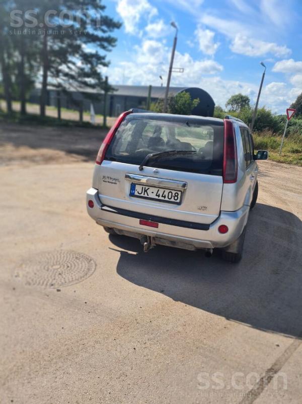 Pelēks Nissan X-Trail 2005 Rēzekne, ar dzinēja tilpumu 2.20 L un nobraukumu 307 tūkst. km par 1550 €, foto 3 vietnē AUTOMOTO.COM.LV