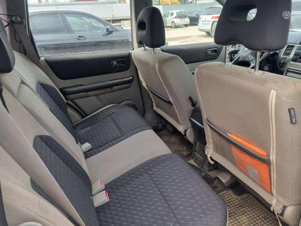 Grey Nissan X-Trail 2005 in Kaunas, with an engine capacity of 2.50 L and mileage of 220 thousand km for 1100 €, photo 8 on AUTOMOTO.COM.LV
