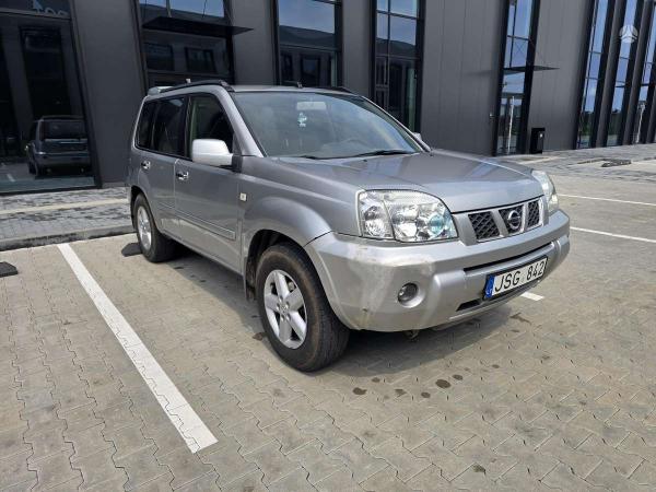 Pelēks Nissan X-Trail 2005 Viļņa, ar dzinēja tilpumu 2.18 L un nobraukumu 340 tūkst. km par 1600 €, foto 5 vietnē AUTOMOTO.COM.LV
