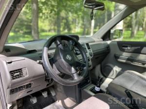 Grey Nissan X-Trail 2006 in Rezekne, with an engine capacity of 2.20 L and mileage of 0 thousand km for 2700 €, photo 8 on AUTOMOTO.COM.LV