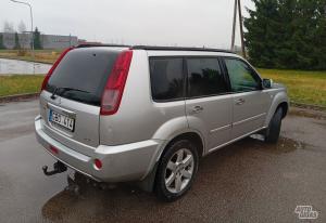 Pelēks Nissan X-Trail 2006 Telšiai, ar dzinēja tilpumu 2.20 L un nobraukumu 260 tūkst. km par 2499 €, foto  vietnē AUTOMOTO.COM.LV