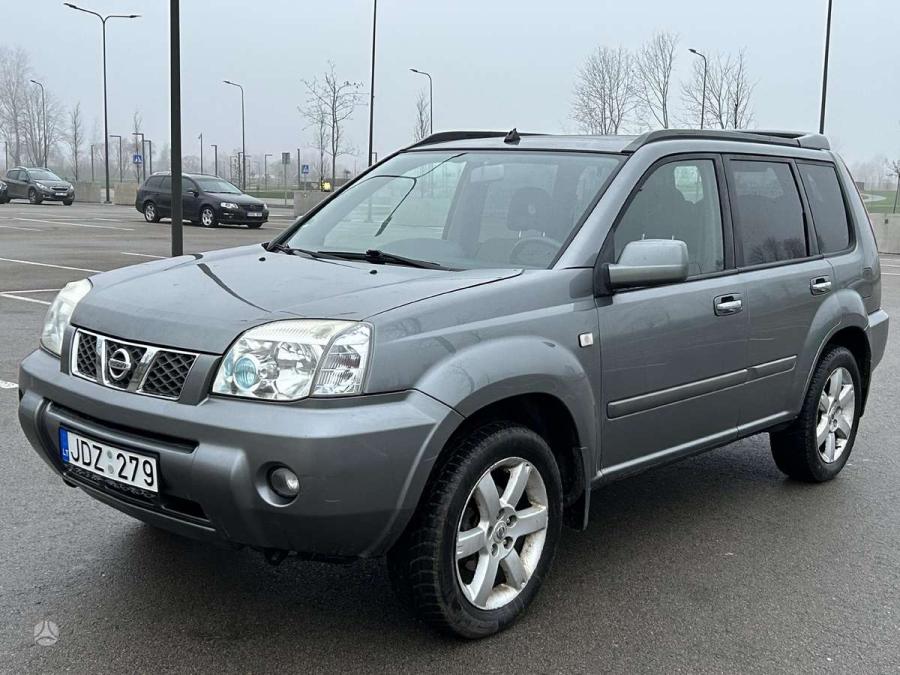 Grey Nissan X-Trail 2006 in Ukmerge, with an engine capacity of 2.18 L and mileage of 243 thousand km for 2350 €, photo 3 on AUTOMOTO.COM.LV