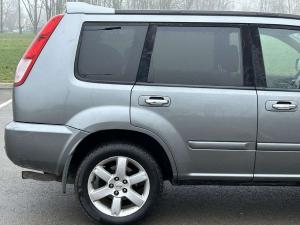 Grey Nissan X-Trail 2006 in Ukmerge, with an engine capacity of 2.18 L and mileage of 243 thousand km for 2350 €, photo 8 on AUTOMOTO.COM.LV