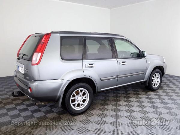 Pelēks Nissan X-Trail 2006 Tallina, ar dzinēja tilpumu 2.20 L un nobraukumu 259 tūkst. km par 1599 €, foto 3 vietnē AUTOMOTO.COM.LV