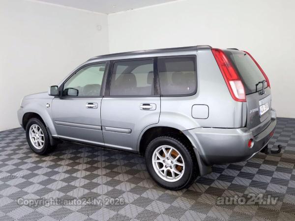 Pelēks Nissan X-Trail 2006 Tallina, ar dzinēja tilpumu 2.20 L un nobraukumu 259 tūkst. km par 1599 €, foto 4 vietnē AUTOMOTO.COM.LV