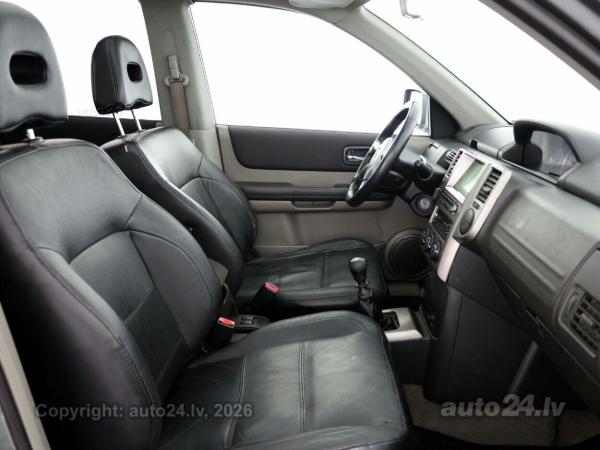 Pelēks Nissan X-Trail 2006 Tallina, ar dzinēja tilpumu 2.20 L un nobraukumu 259 tūkst. km par 1599 €, foto 6 vietnē AUTOMOTO.COM.LV