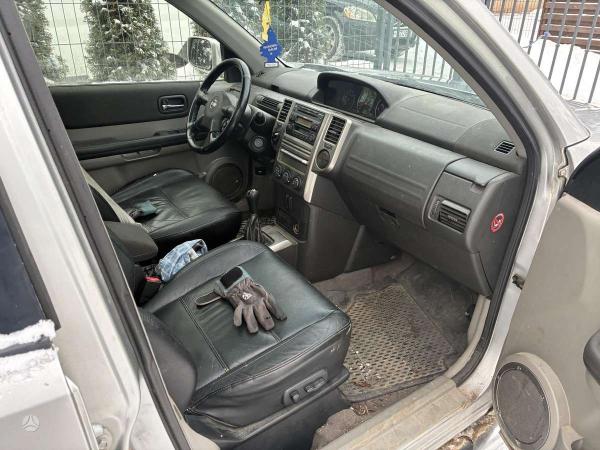 Pelēks Nissan X-Trail 2006 Pasvalys, ar dzinēja tilpumu 2.49 L un nobraukumu 250 tūkst. km par 950 €, foto 2 vietnē AUTOMOTO.COM.LV