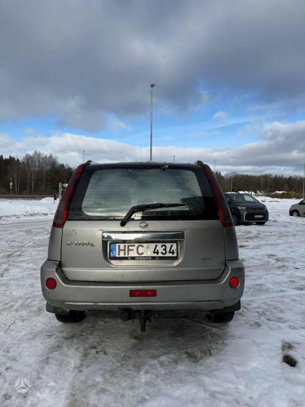 Pelēks Nissan X-Trail 2006 Kauņa, ar dzinēja tilpumu 2.18 L un nobraukumu 300 tūkst. km par 2250 €, foto 7 vietnē AUTOMOTO.COM.LV