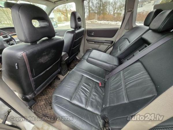Pelēks Nissan X-Trail 2006 Tallina, ar dzinēja tilpumu 2.50 L un nobraukumu 250 tūkst. km par 999 €, foto 10 vietnē AUTOMOTO.COM.LV