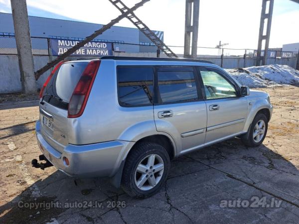 Pelēks Nissan X-Trail 2006 Tallina, ar dzinēja tilpumu 2.20 L un nobraukumu 345 tūkst. km par 599 €, foto 3 vietnē AUTOMOTO.COM.LV