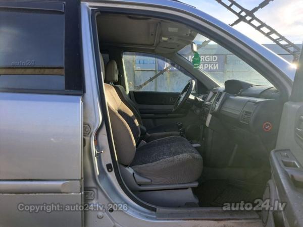 Pelēks Nissan X-Trail 2006 Tallina, ar dzinēja tilpumu 2.20 L un nobraukumu 345 tūkst. km par 599 €, foto 6 vietnē AUTOMOTO.COM.LV