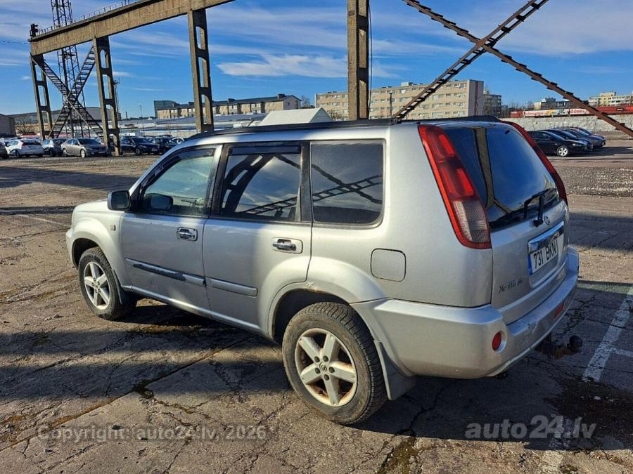 Pelēks Nissan X-Trail 2006 Tallina, ar dzinēja tilpumu 2.20 L un nobraukumu 345 tūkst. km par 599 €, foto 5 vietnē AUTOMOTO.COM.LV