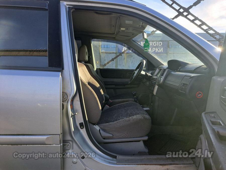 Pelēks Nissan X-Trail 2006 Tallina, ar dzinēja tilpumu 2.20 L un nobraukumu 345 tūkst. km par 599 €, foto 7 vietnē AUTOMOTO.COM.LV