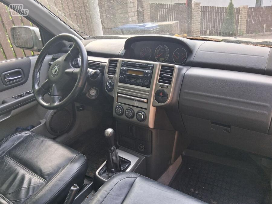 Pelēks Nissan X-Trail 2006 Viļņa, ar dzinēja tilpumu 2.50 L un nobraukumu 270 tūkst. km par 2900 €, foto 13 vietnē AUTOMOTO.COM.LV