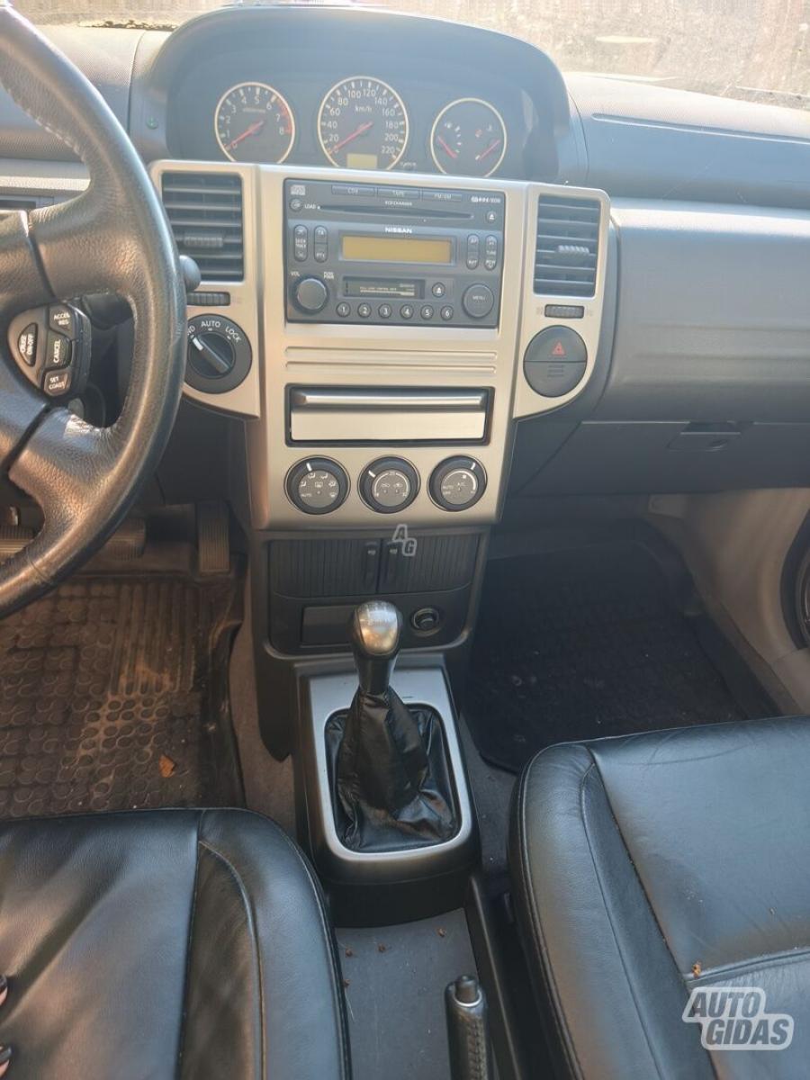 Pelēks Nissan X-Trail 2006 Viļņa, ar dzinēja tilpumu 2.50 L un nobraukumu 270 tūkst. km par 2900 €, foto 14 vietnē AUTOMOTO.COM.LV