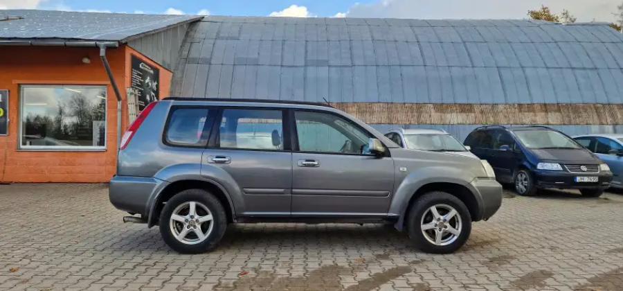 Pelēks Nissan X-Trail 2006 Valmiera, ar dzinēja tilpumu 2.20 L un nobraukumu 279 tūkst. km par 2200 €, foto 3 vietnē AUTOMOTO.COM.LV