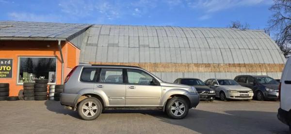 Pelēks Nissan X-Trail 2006 Valmiera, ar dzinēja tilpumu 2.20 L un nobraukumu 360 tūkst. km par 1450 €, foto 2 vietnē AUTOMOTO.COM.LV