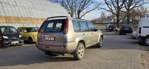 Pelēks Nissan X-Trail 2006 Valmiera, ar dzinēja tilpumu 2.20 L un nobraukumu 360 tūkst. km par 1450 €, foto 3 vietnē AUTOMOTO.COM.LV