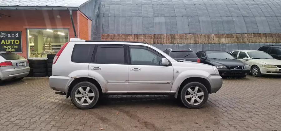 Grey Nissan X-Trail 2006 in Valmiera, with an engine capacity of 2.20 L and mileage of 259 thousand km for 1200 €, photo 3 on AUTOMOTO.COM.LV