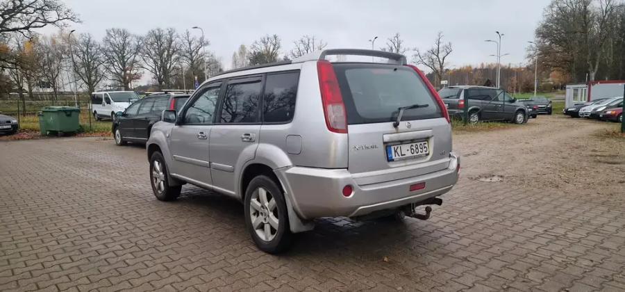 Grey Nissan X-Trail 2006 in Valmiera, with an engine capacity of 2.20 L and mileage of 259 thousand km for 1200 €, photo 5 on AUTOMOTO.COM.LV