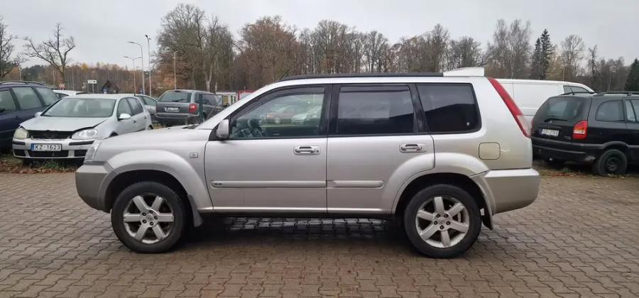Grey Nissan X-Trail 2006 in Valmiera, with an engine capacity of 2.20 L and mileage of 259 thousand km for 1200 €, photo 6 on AUTOMOTO.COM.LV