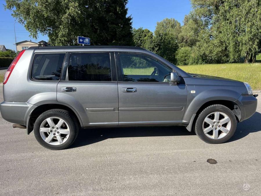 Pelēks Nissan X-Trail 2006 Plungė, ar dzinēja tilpumu 2.18 L un nobraukumu 285 tūkst. km par 3500 €, foto 3 vietnē AUTOMOTO.COM.LV