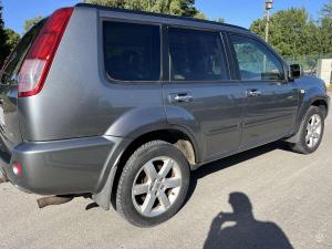 Pelēks Nissan X-Trail 2006 Plungė, ar dzinēja tilpumu 2.18 L un nobraukumu 285 tūkst. km par 3500 €, foto 8 vietnē AUTOMOTO.COM.LV