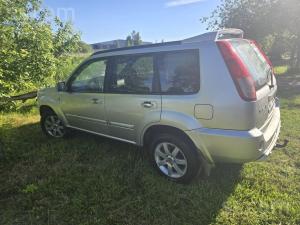 Pelēks Nissan X-Trail 2006 Liepāja, ar dzinēja tilpumu 2.20 L un nobraukumu 238 tūkst. km par 1000 €, foto 3 vietnē AUTOMOTO.COM.LV