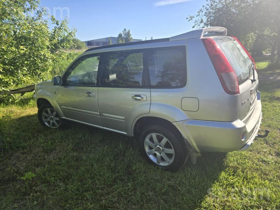 Pelēks Nissan X-Trail 2006 Liepāja, ar dzinēja tilpumu 2.20 L un nobraukumu 238 tūkst. km par 1000 €, foto 3 vietnē AUTOMOTO.COM.LV