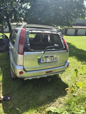 Pelēks Nissan X-Trail 2006 Liepāja, ar dzinēja tilpumu 2.20 L un nobraukumu 238 tūkst. km par 1000 €, foto 4 vietnē AUTOMOTO.COM.LV