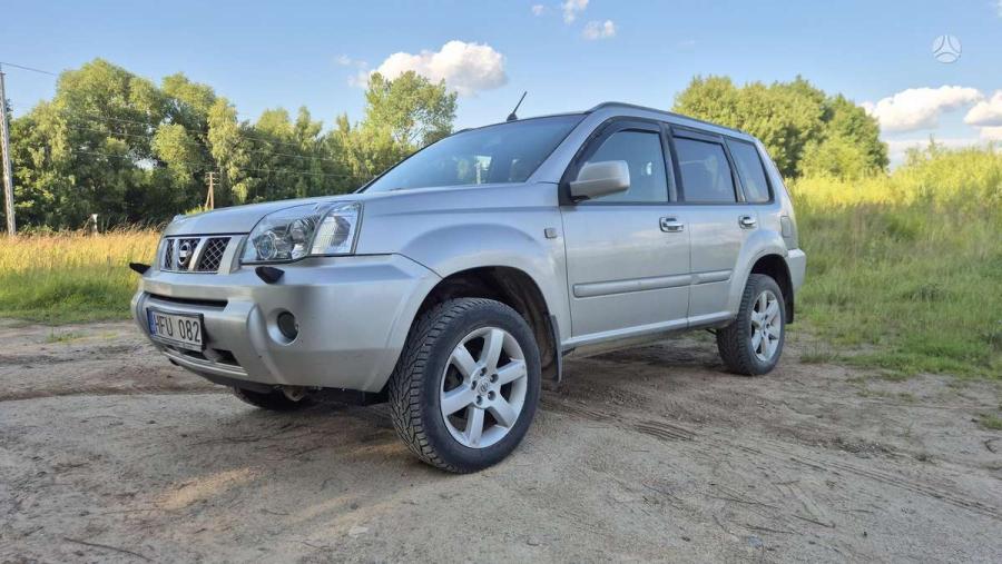 Pelēks Nissan X-Trail 2006 Viļņa, ar dzinēja tilpumu 2.50 L un nobraukumu 344 tūkst. km par 2200 €, foto 1 vietnē AUTOMOTO.COM.LV