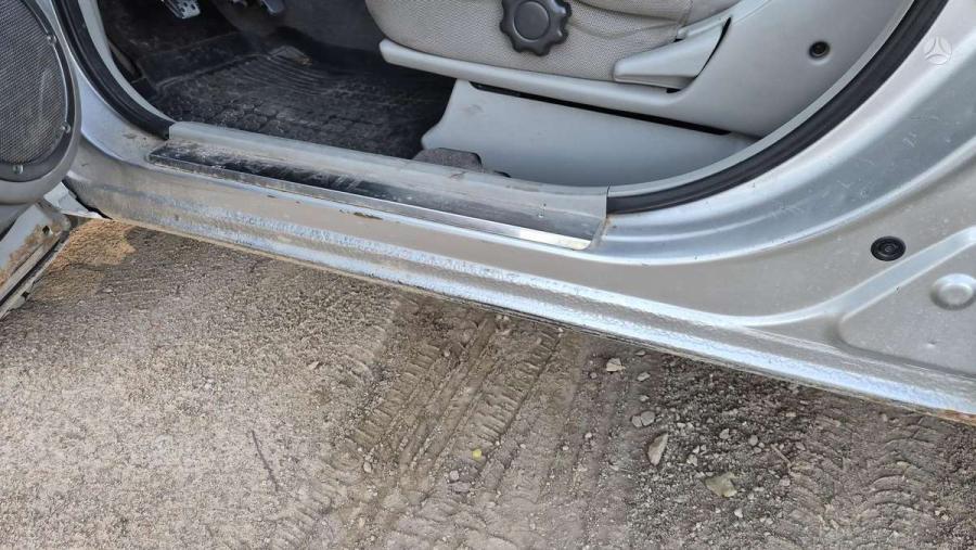 Pelēks Nissan X-Trail 2006 Viļņa, ar dzinēja tilpumu 2.50 L un nobraukumu 344 tūkst. km par 2200 €, foto 20 vietnē AUTOMOTO.COM.LV