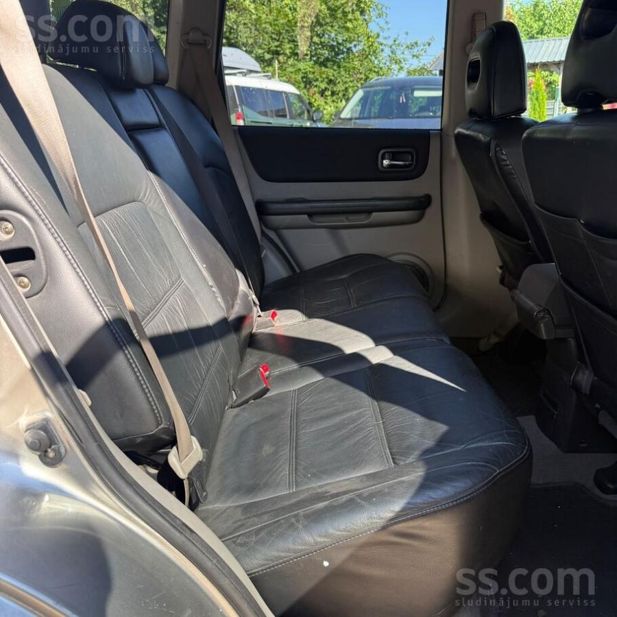 Pelēks Nissan X-Trail 2006 Rīga, ar dzinēja tilpumu 2.20 L un nobraukumu 279 tūkst. km par 1200 €, foto 10 vietnē AUTOMOTO.COM.LV