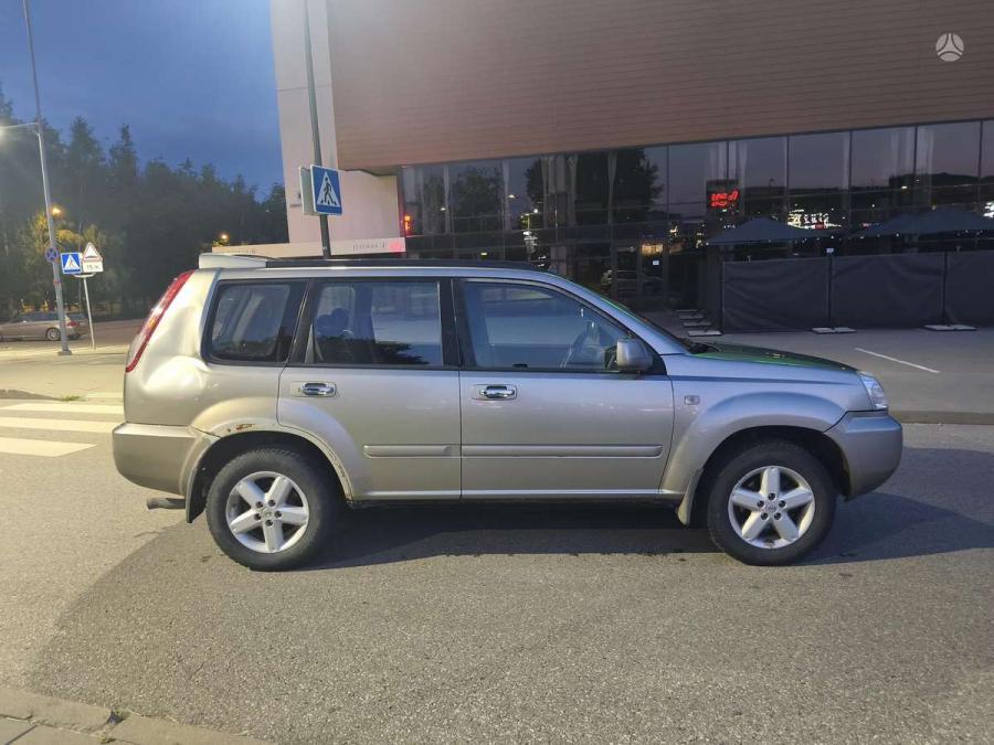 Pelēks Nissan X-Trail 2006 Viļņa, ar dzinēja tilpumu 2.18 L un nobraukumu 402 tūkst. km par 1250 €, foto 5 vietnē AUTOMOTO.COM.LV