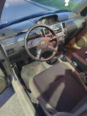 Pelēks Nissan X-Trail 2006 Viļņa, ar dzinēja tilpumu 2.18 L un nobraukumu 402 tūkst. km par 1250 €, foto 10 vietnē AUTOMOTO.COM.LV