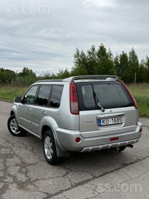 Pelēks Nissan X-Trail 2006 Kuldīga, ar dzinēja tilpumu 2.20 L un nobraukumu 240 tūkst. km par 2200 €, foto 4 vietnē AUTOMOTO.COM.LV