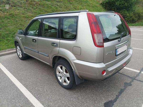 Pelēks Nissan X-Trail 2006 Viļņa, ar dzinēja tilpumu 2.18 L un nobraukumu 272 tūkst. km par 2600 €, foto 3 vietnē AUTOMOTO.COM.LV
