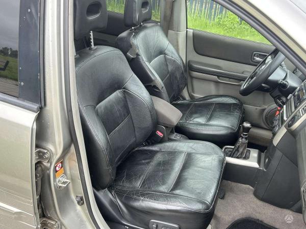 Pelēks Nissan X-Trail 2006 Ukmergė, ar dzinēja tilpumu 2.20 L un nobraukumu 360 tūkst. km par 850 €, foto 10 vietnē AUTOMOTO.COM.LV