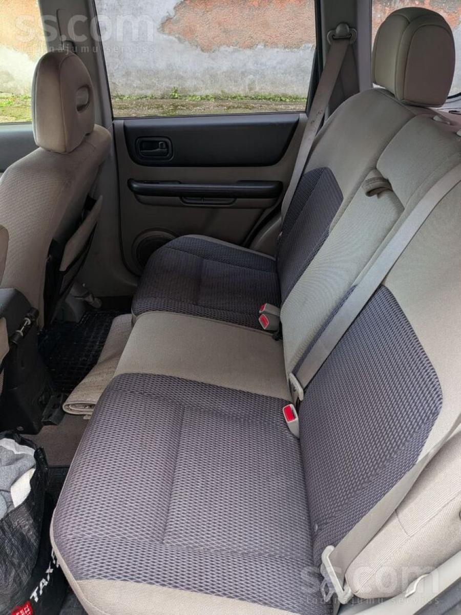Grey Nissan X-Trail 2006 in Liepaja, with an engine capacity of 2.20 L and mileage of 192 thousand km for 2500 €, photo 10 on AUTOMOTO.COM.LV
