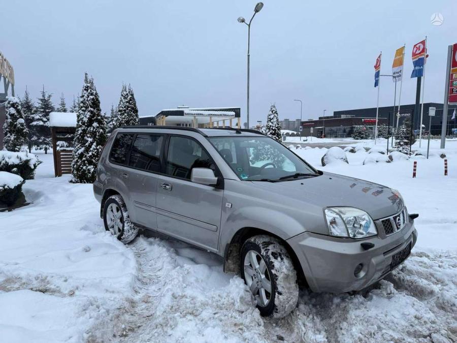 Grey Nissan X-Trail 2007 in Kaunas, with an engine capacity of 2.18 L and mileage of 220 thousand km for 2450 €, photo 3 on AUTOMOTO.COM.LV