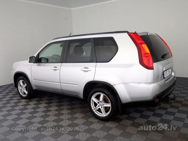 Pelēks Nissan X-Trail 2007 Tallina, ar dzinēja tilpumu 2.00 L un nobraukumu 257 tūkst. km par 2499 €, foto 4 vietnē AUTOMOTO.COM.LV