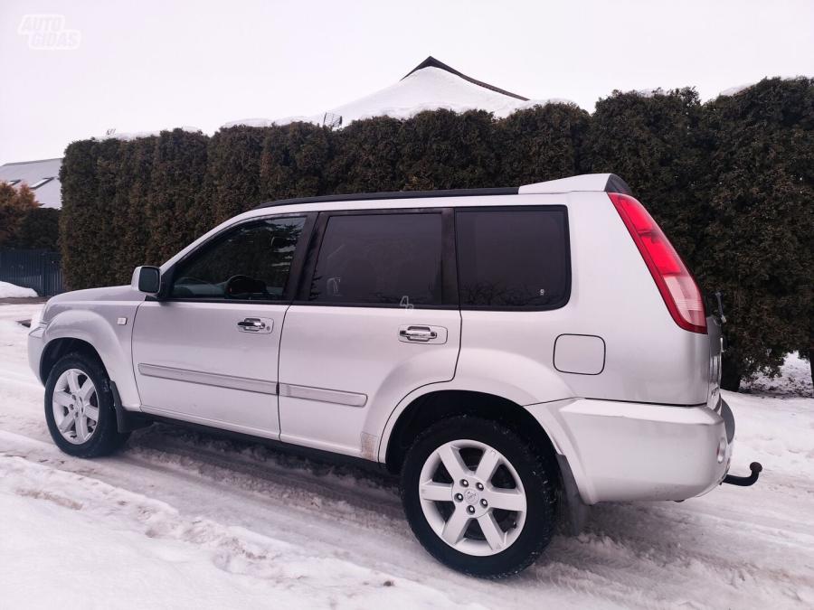 Grey Nissan X-Trail 2007 in Mazeikiai, with an engine capacity of 2.20 L and mileage of 194 thousand km for 4200 €, photo 6 on AUTOMOTO.COM.LV