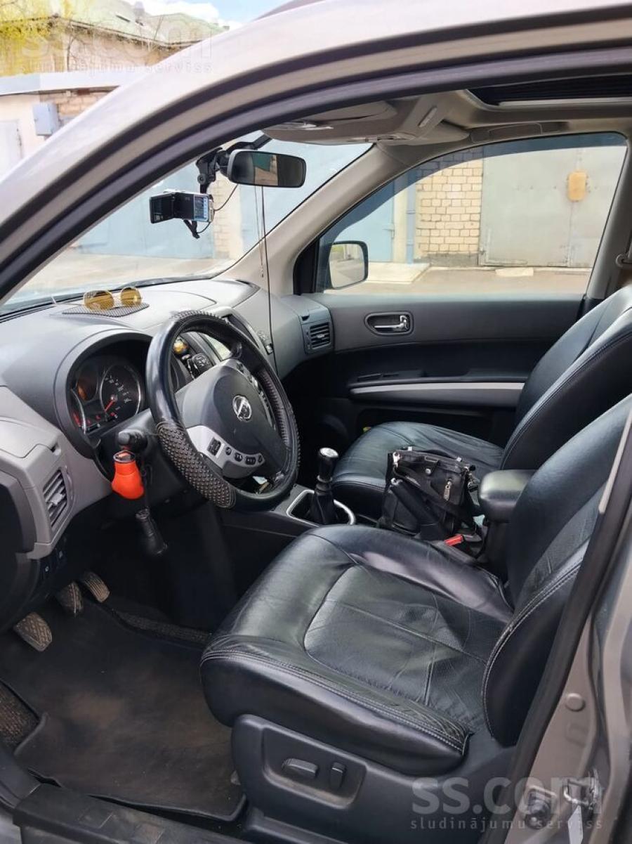 Grey Nissan X-Trail 2007 in Daugavpils, with an engine capacity of 2.00 L and mileage of 194 thousand km for 5390 €, photo 5 on AUTOMOTO.COM.LV